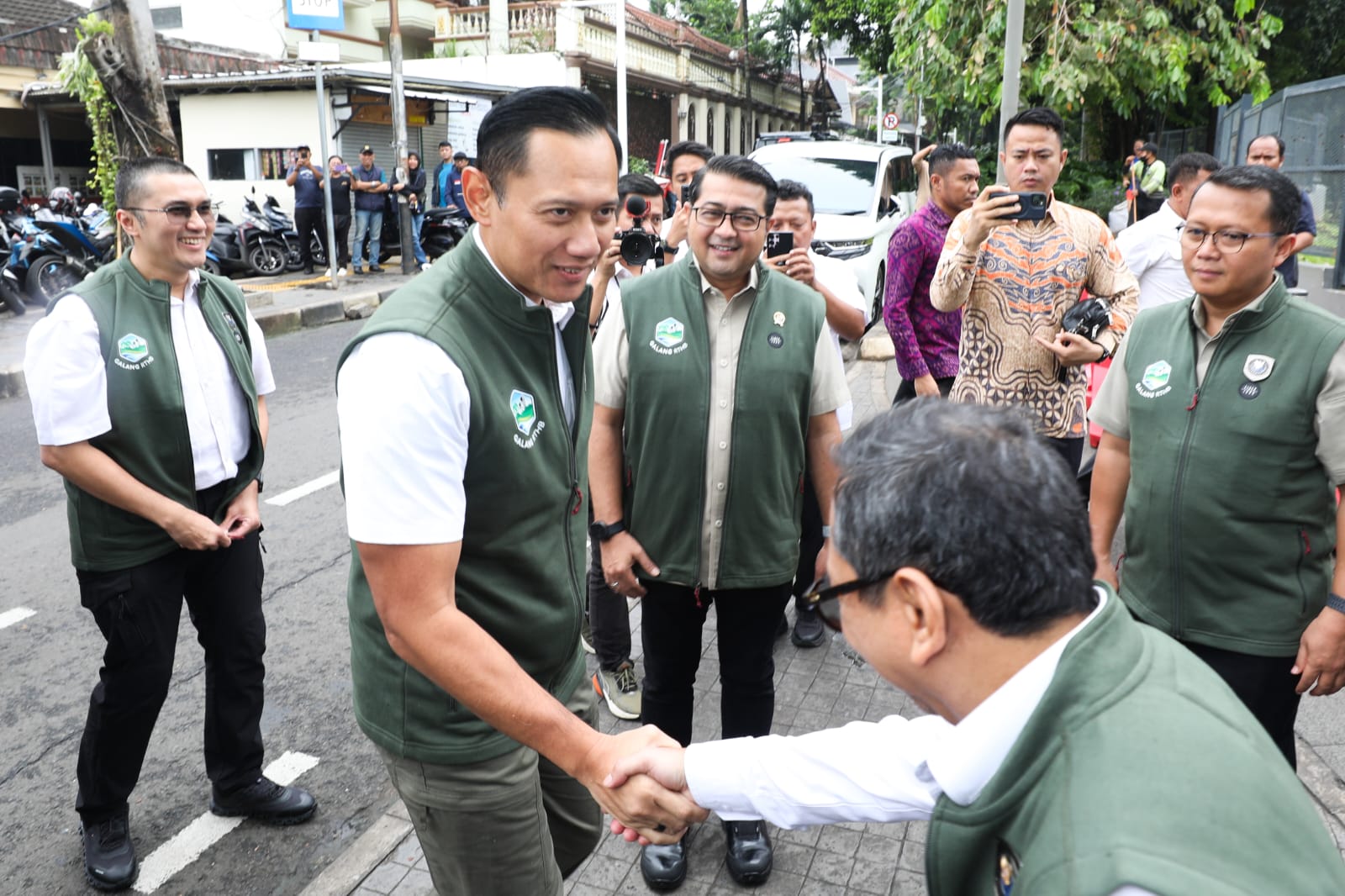 Implementasikan Gerakan Indonesia ASRI Presiden Prabowo, Menko AHY ...